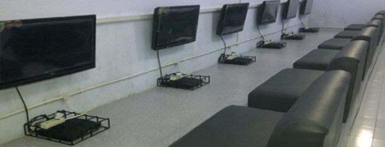 8 Desain Ruangan Rental Playstation | Backdrop Solo